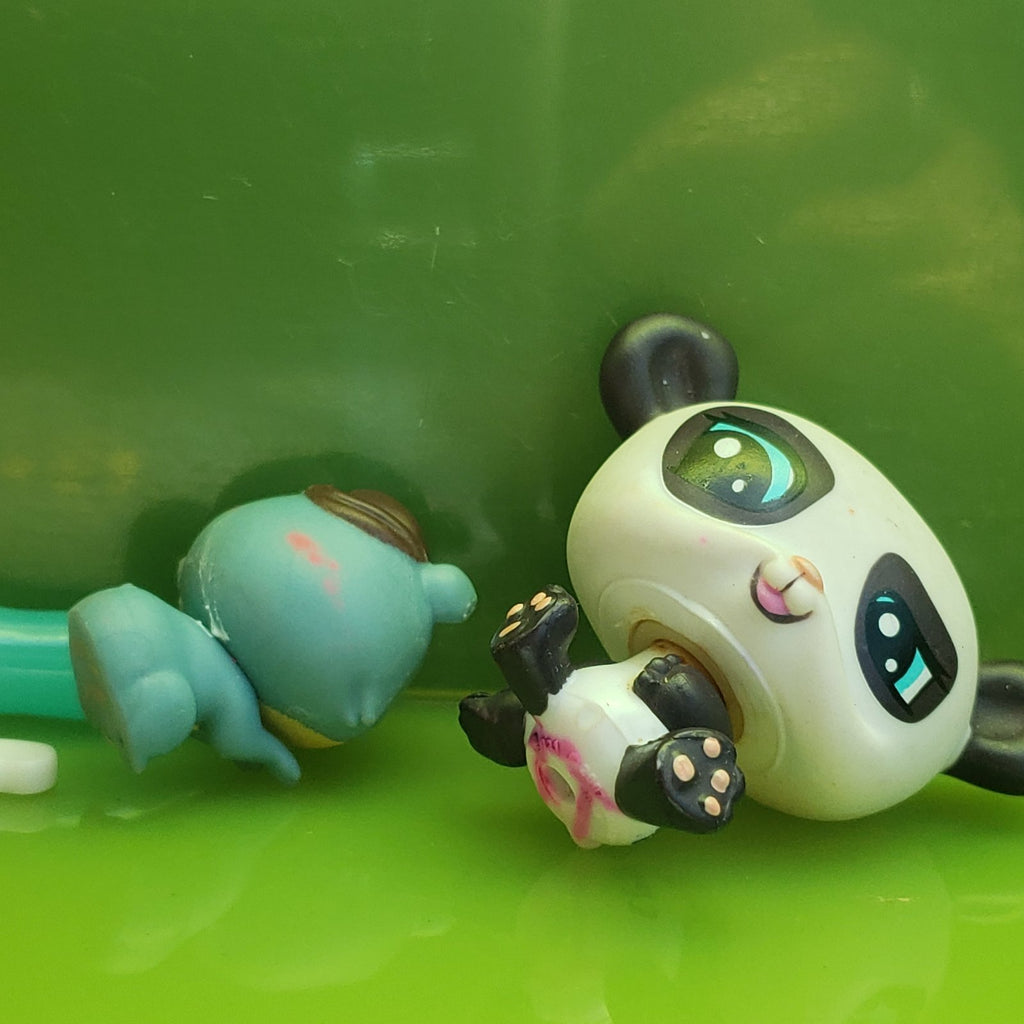 Littlest Pet Shop Gossip Pets in Park Panda 1414 with Accessory Set ...