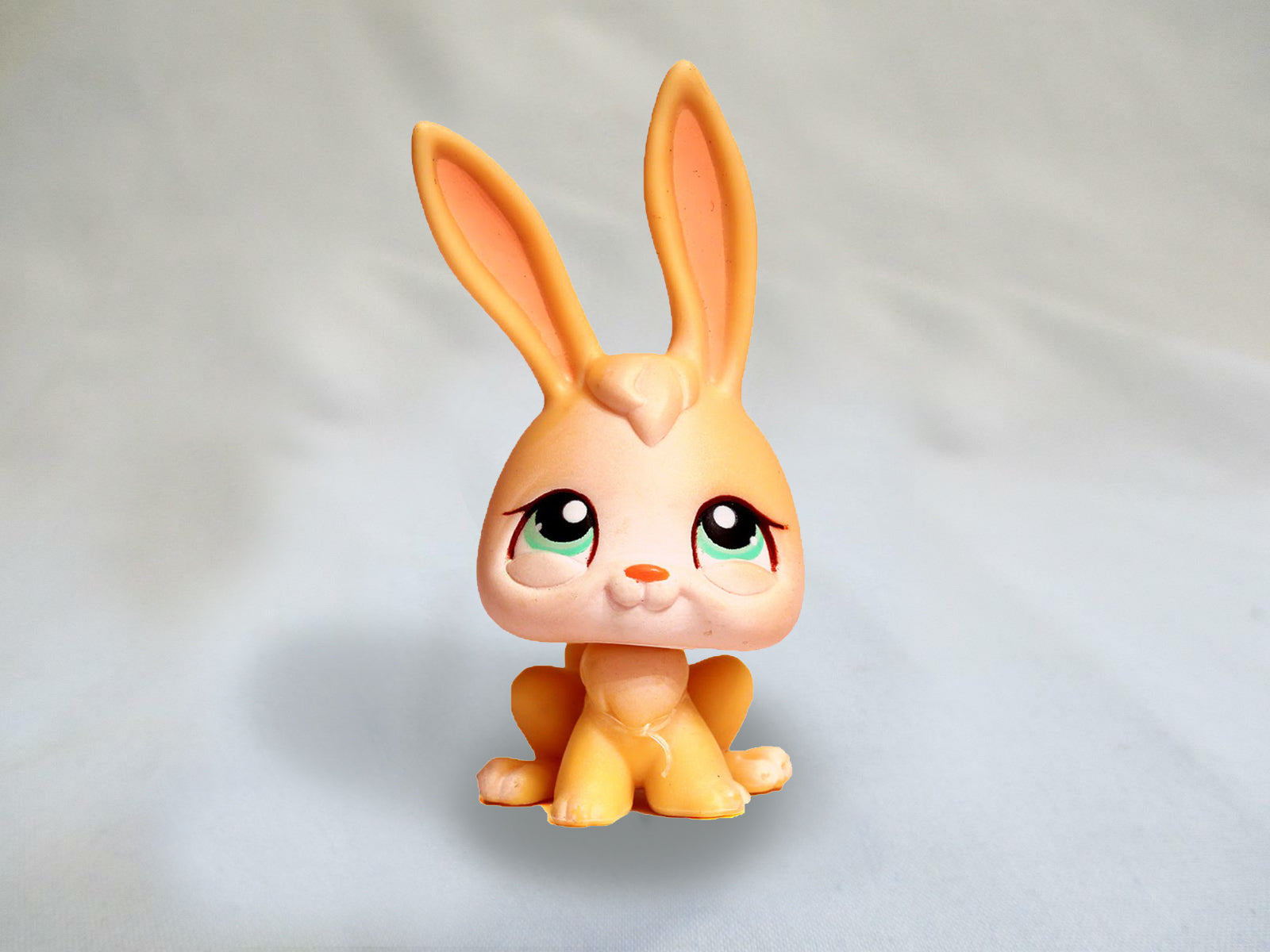 LIKE NEW Littlest Pet Shop Cream Bunny Rabbit Blue Eyes 285 Authentic FB09J