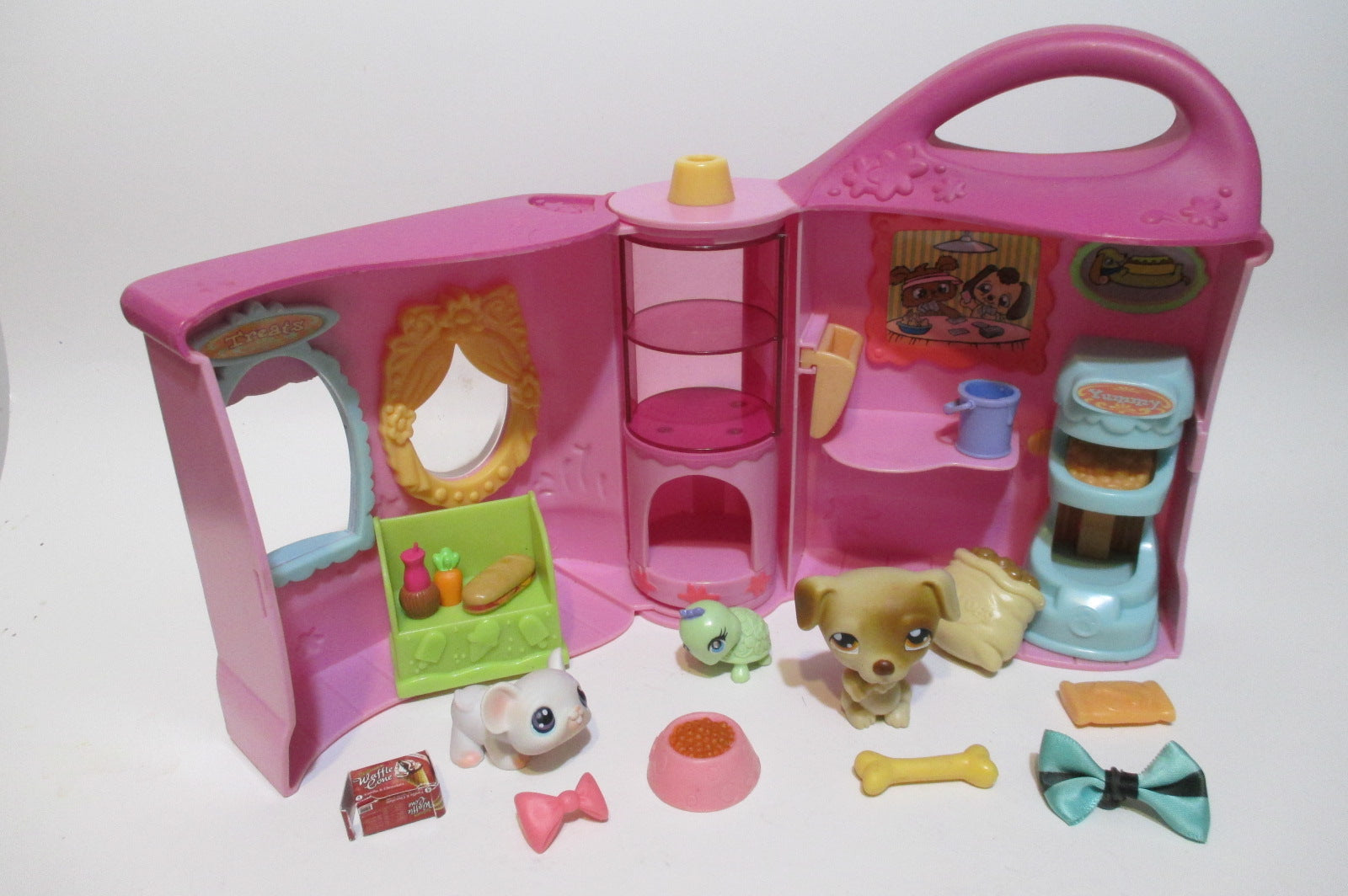 Littlest Pet Shop Doggie Diner Playset Take Out with Random Accessories ...