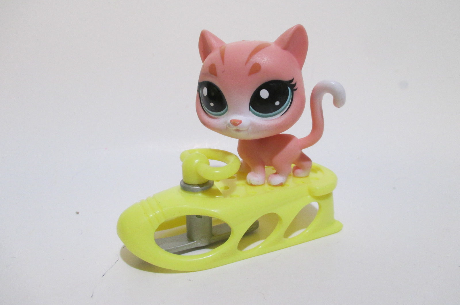 Littlest Pet Shop New Generation Cat 1-102 Poppy Tabling with Accessory ...