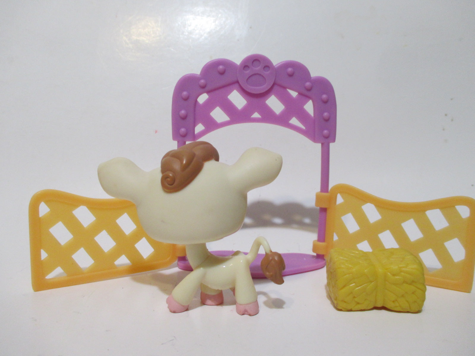 Littlest Pet Shop Cow Cream Splatter Eyes 918 with Farm Fence Accessory ...