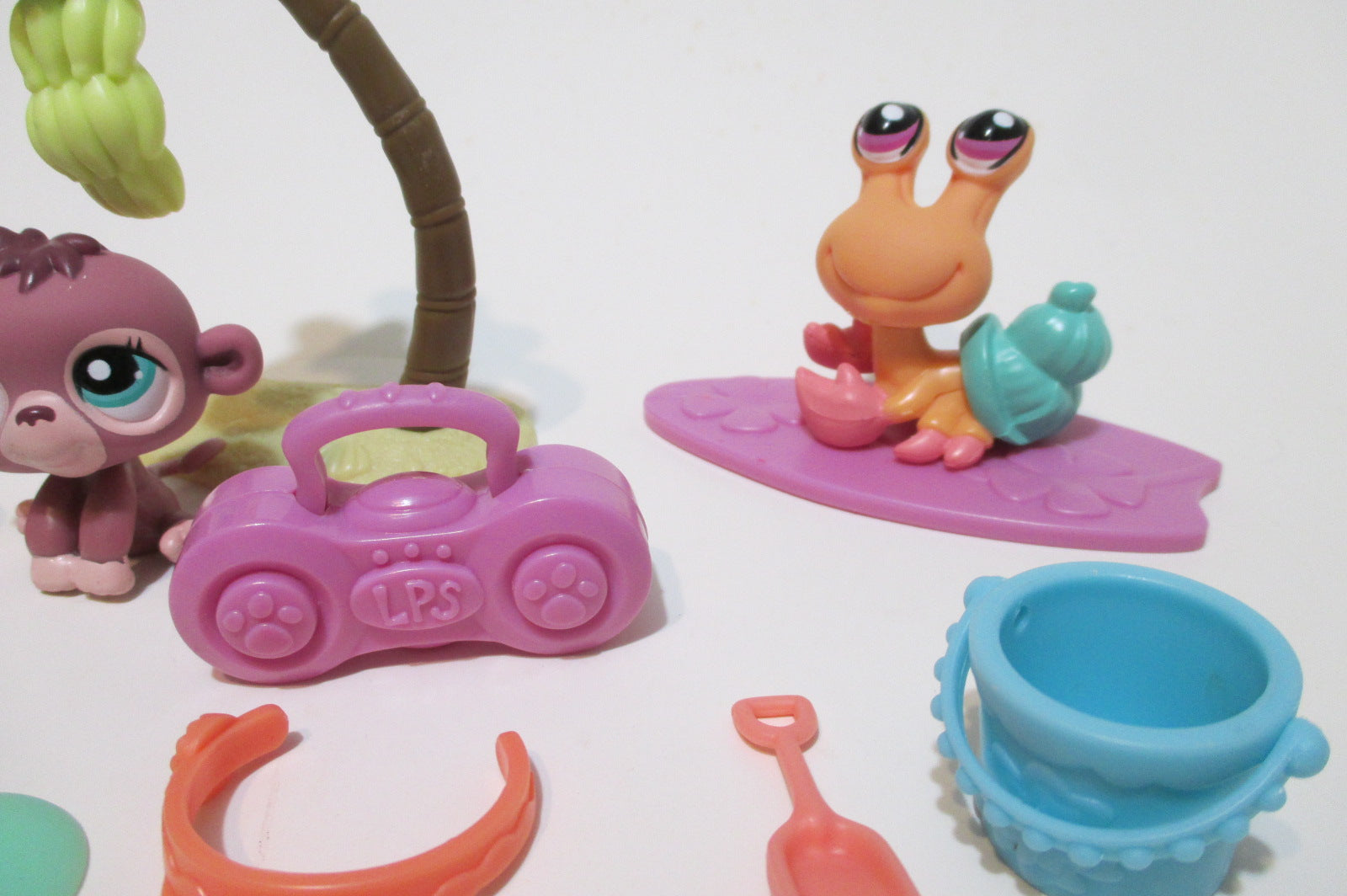 Littlest Pet Shop Swim & Sand Adventure Dachshund Hermit Crab Monkey ...
