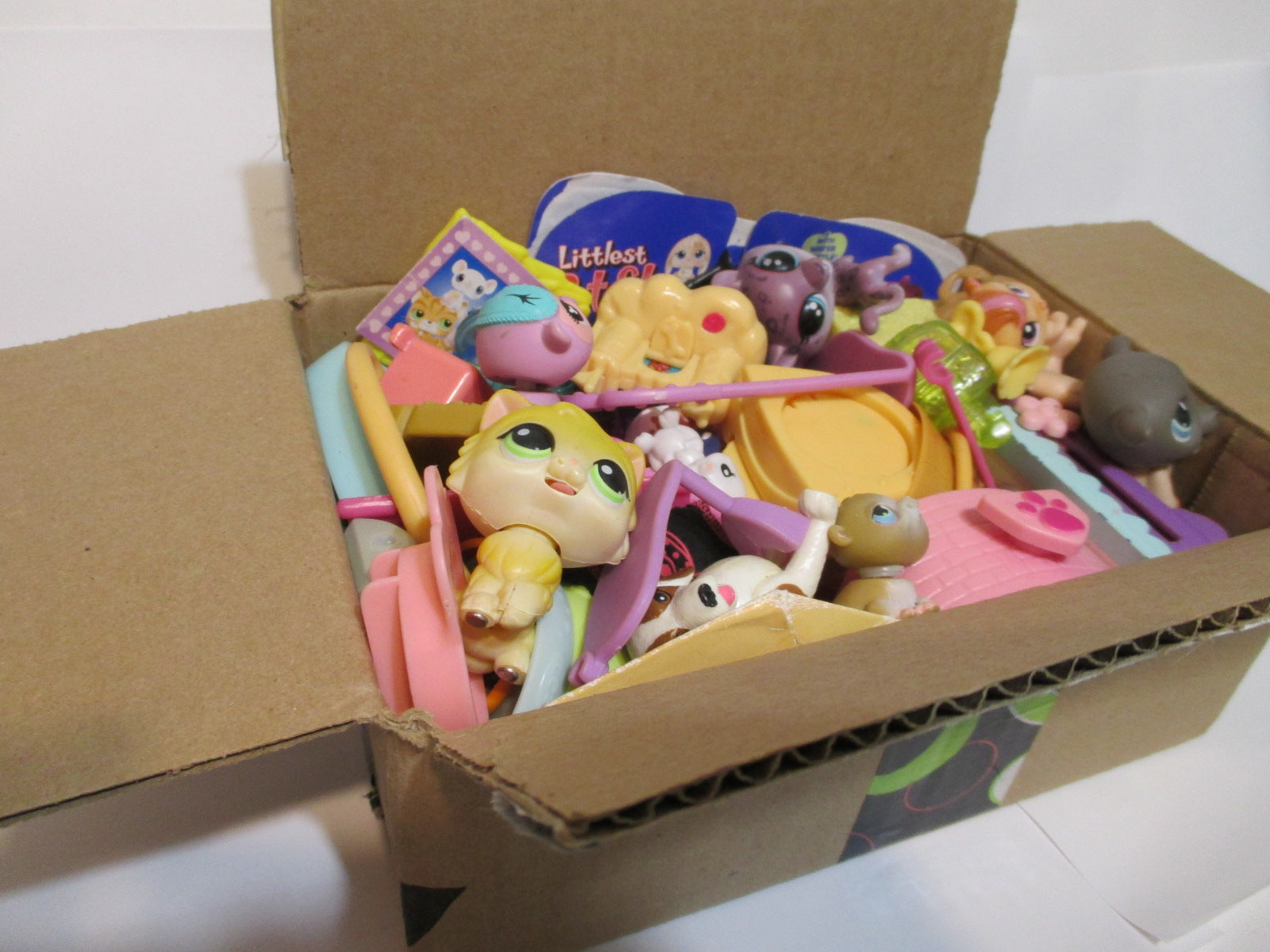 GIVEAWAY Littlest Pet Shop Lot 2 Lbs Box Full of Toys LPS Figures ...