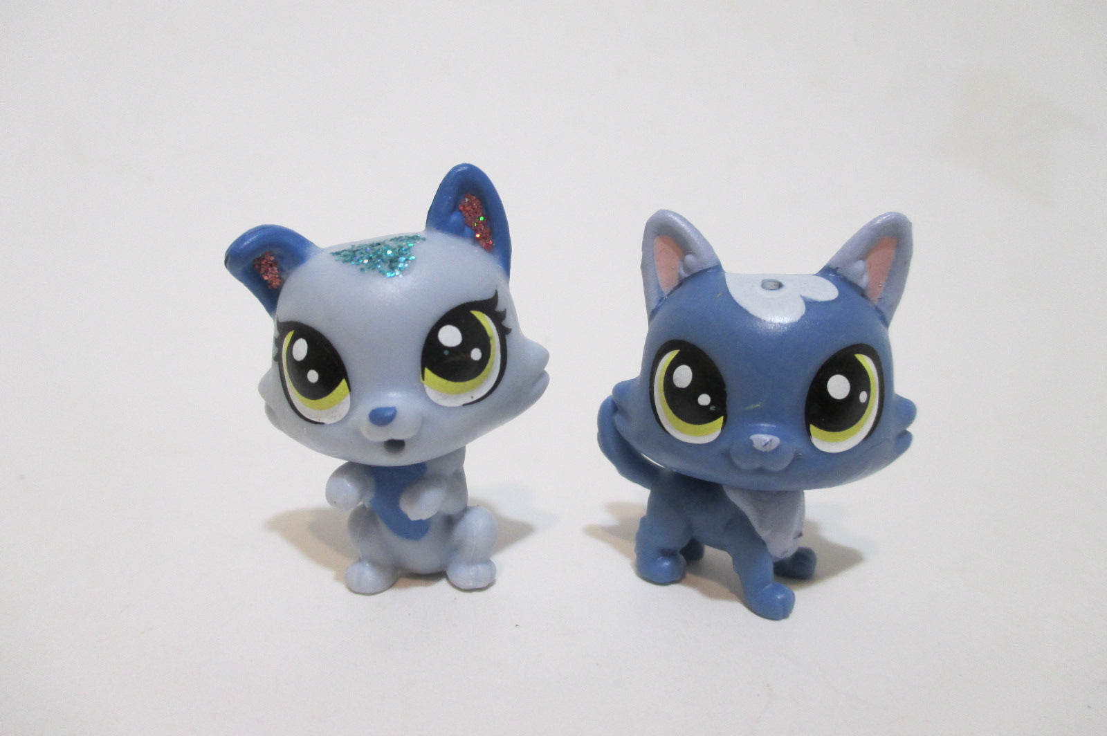 Littlest Pet Shop Set of 2 Pawsdale 331 332 Pets Authentic Lps JL4H
