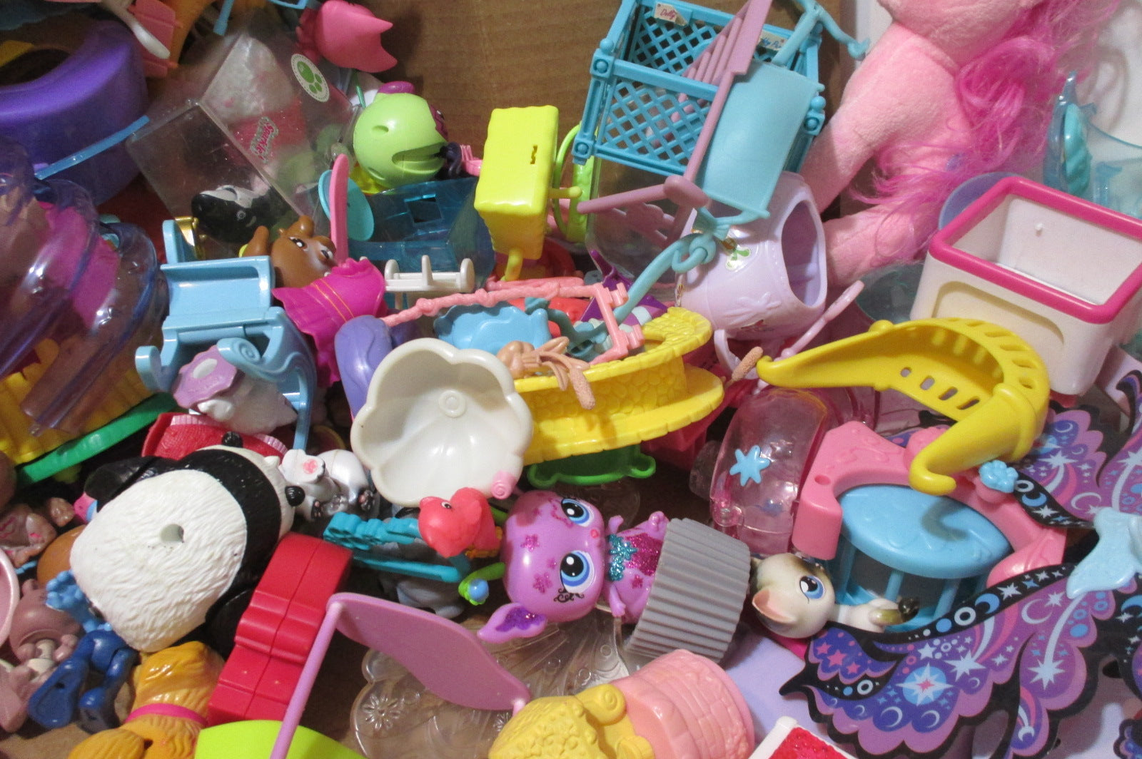 GIVEAWAY Littlest Pet Shop 10 LBS Box Full of LPS Toys Pets Figures 675 ...