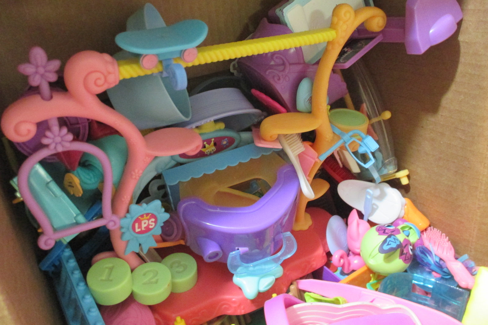 GIVEAWAY Littlest Pet Shop 10 LBS Box Full of LPS Toys Pets Figures 675 ...