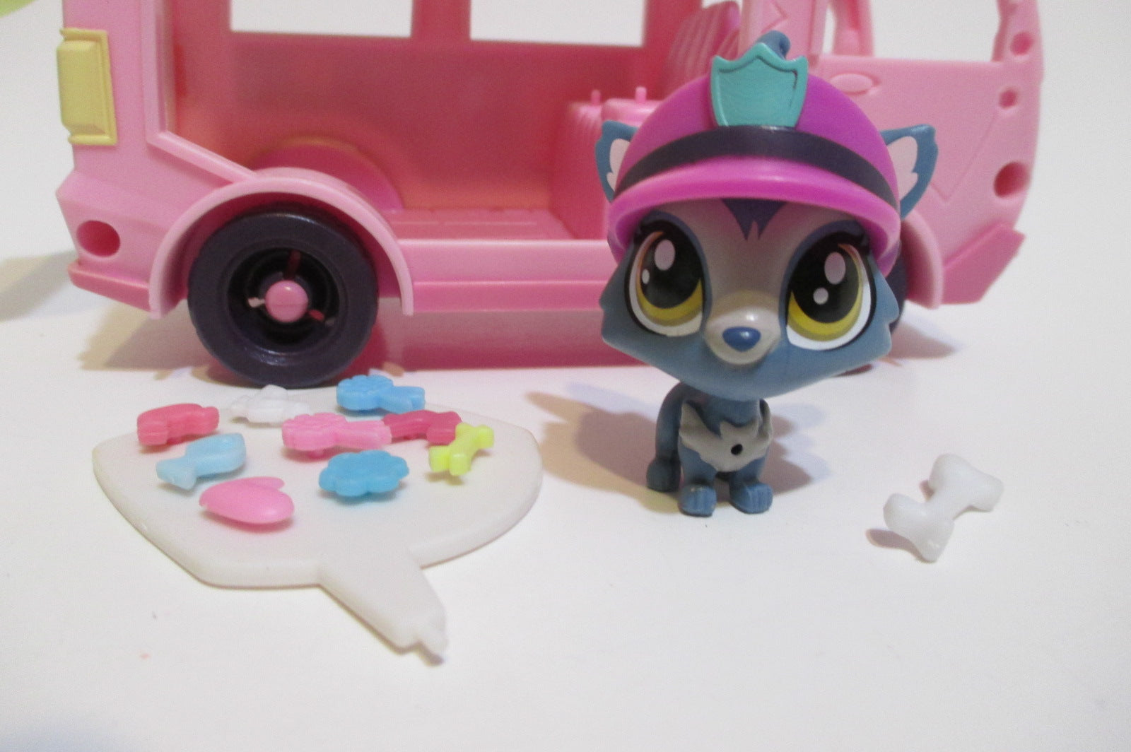 Littlest Pet Shop Pink Van Shuttle Bus Car Complete Set Authentic Lps JA17J