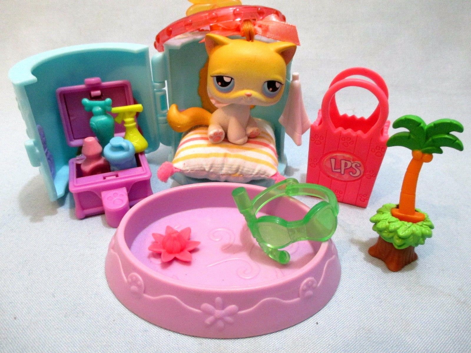 Littlest Pet Shop LPS Lot of 12 RANDOM Hotel Salon Bathroom Accessories ...