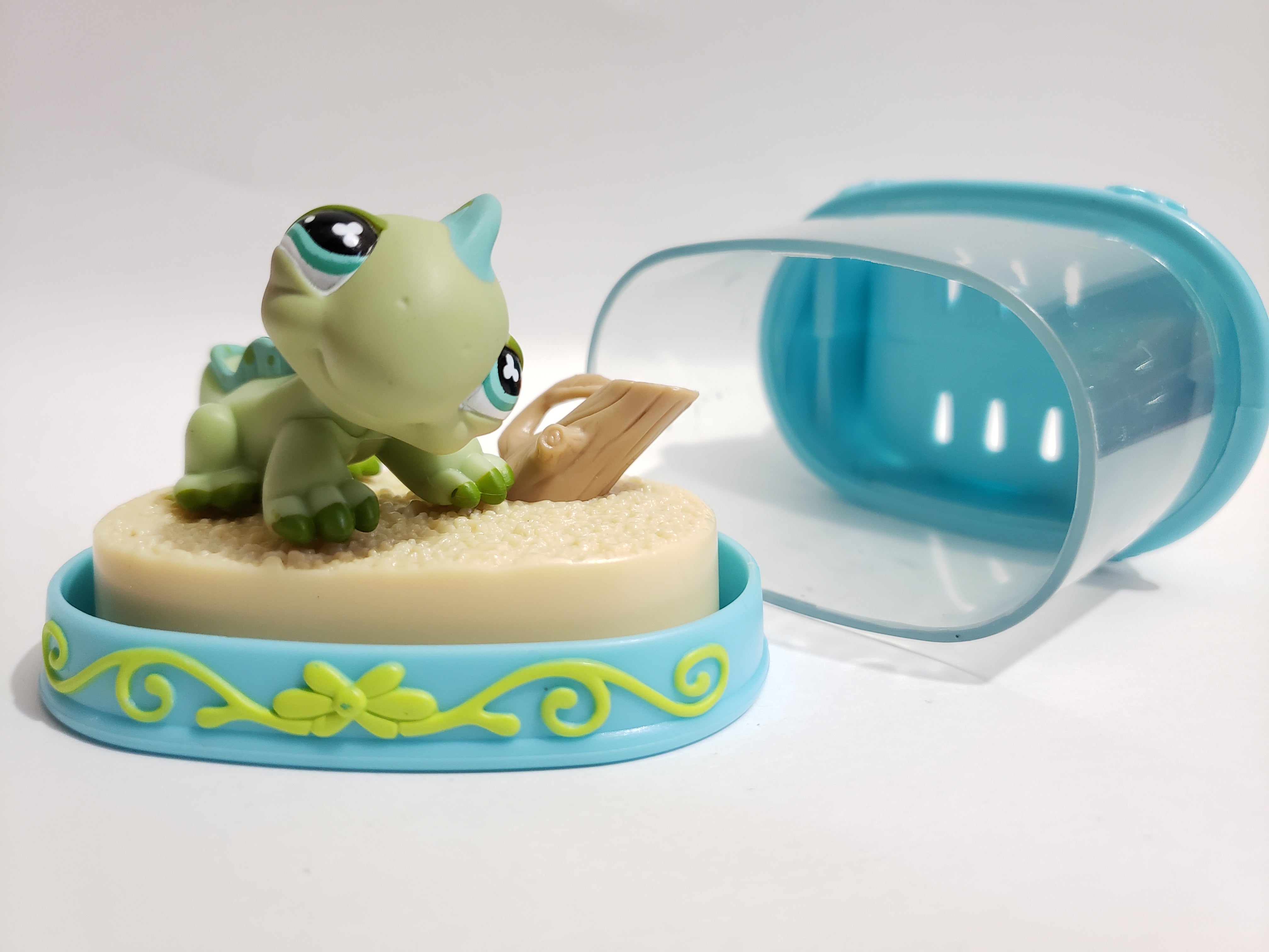 LIKE NEW Littlest Pet Shop Iguana Lizard 499 with Carrier Habitat Set ...