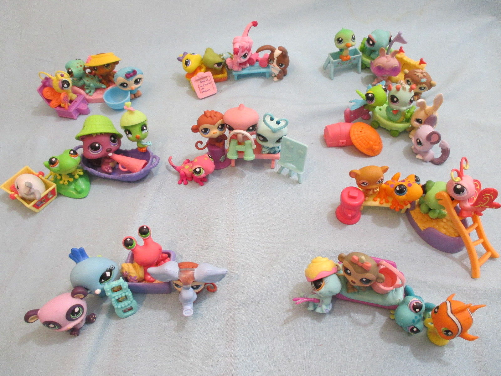 Littlest Pet Shop Lot 8 RANDOM (4 Pets + 4 Accessories) 100% Authentic