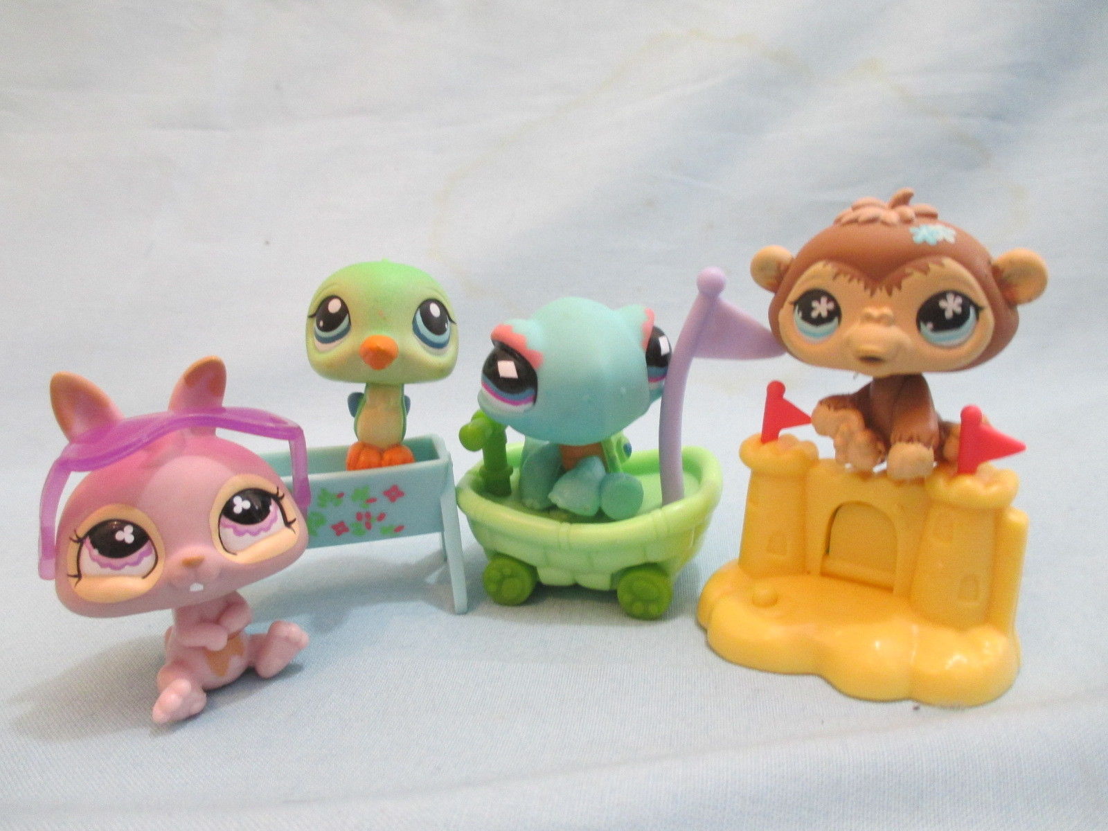 Littlest Pet Shop Lot 8 RANDOM (4 Pets + 4 Accessories) 100% Authentic
