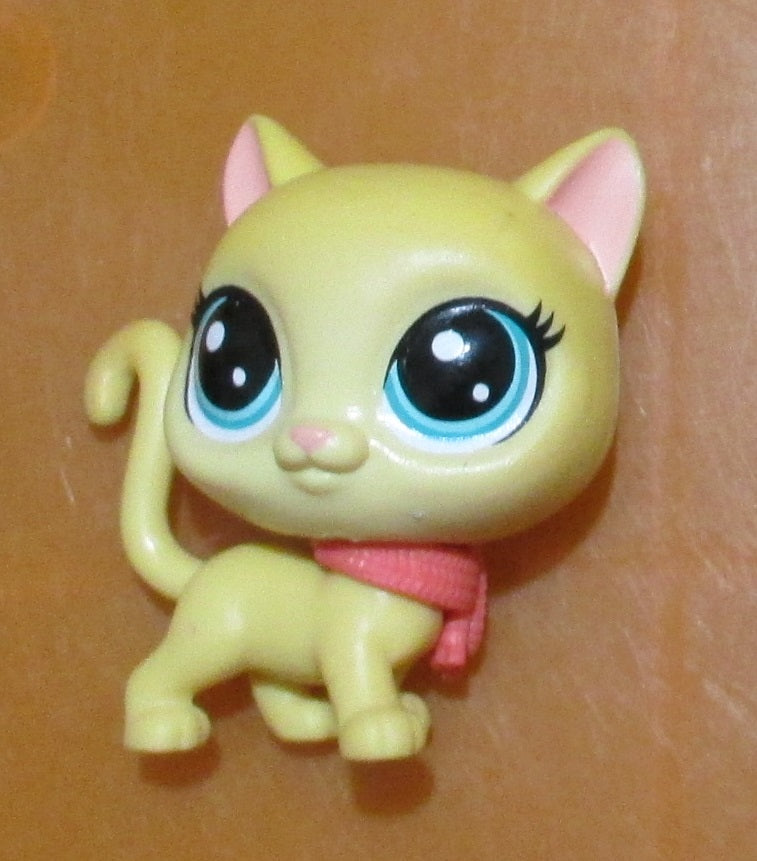 LIKE NEW Littlest Pet Shop 2-77 Dina Kitty Kitten Cat with Scarf ...