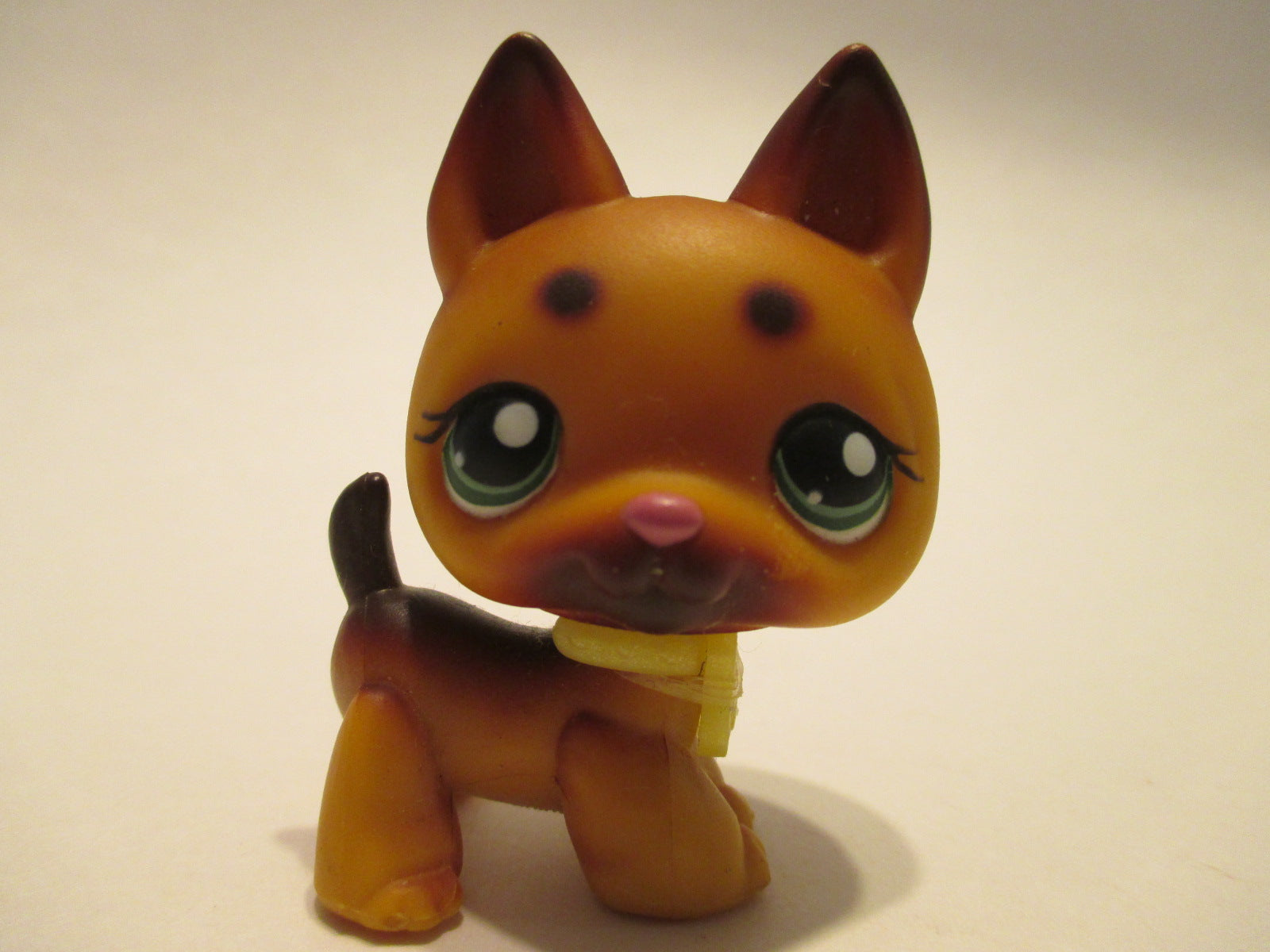 LIKE NEW Littlest Pet Shop Brown GERMAN SHEPHERD 357 GREEN EYES Dog ...