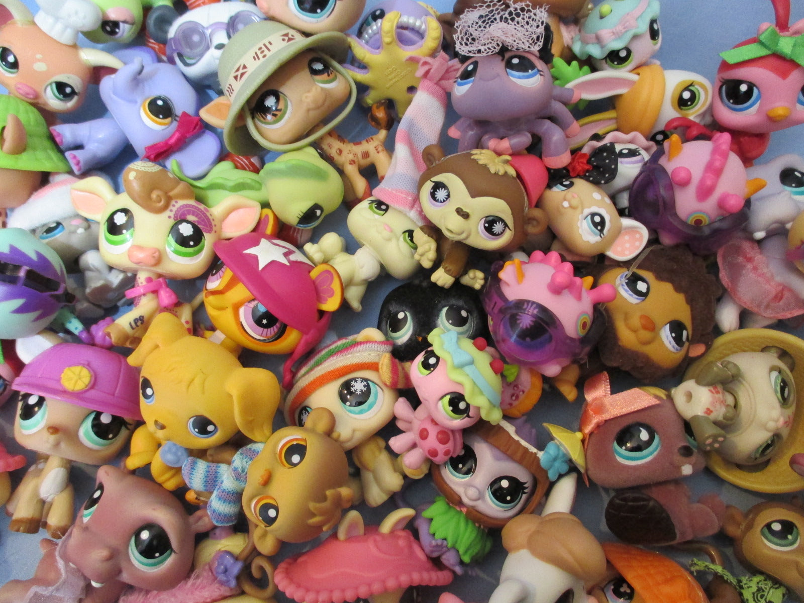Littlest Pet Shop Lot of 7 Random Pcs Lps Figures w Original Accessory ...