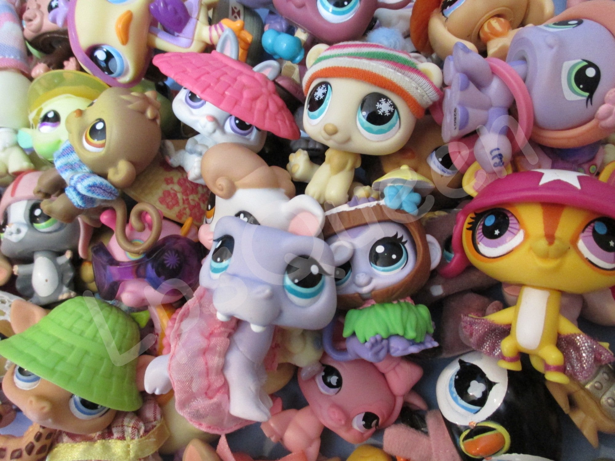 Littlest Pet Shop Lot of 7 Random Pcs Lps Figures w Original Accessory ...