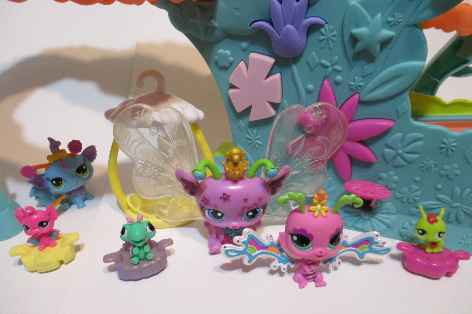 Littlest Pet Shop Fairies Fairy Fun Rollercoaster Playset Figures Carts ...