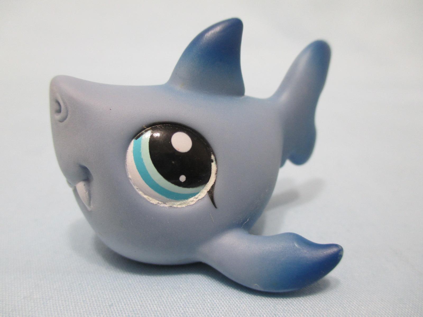 LIKE NEW LITTLEST PET SHOP RARE SHARK 2139 BLUE AQUA EYES FISH ...