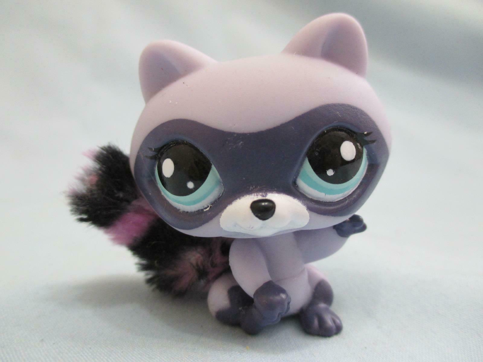 Littlest Pet Shop 2580 Raccoon Purple Fluffy Fuzzy Tail Rare Authentic ...